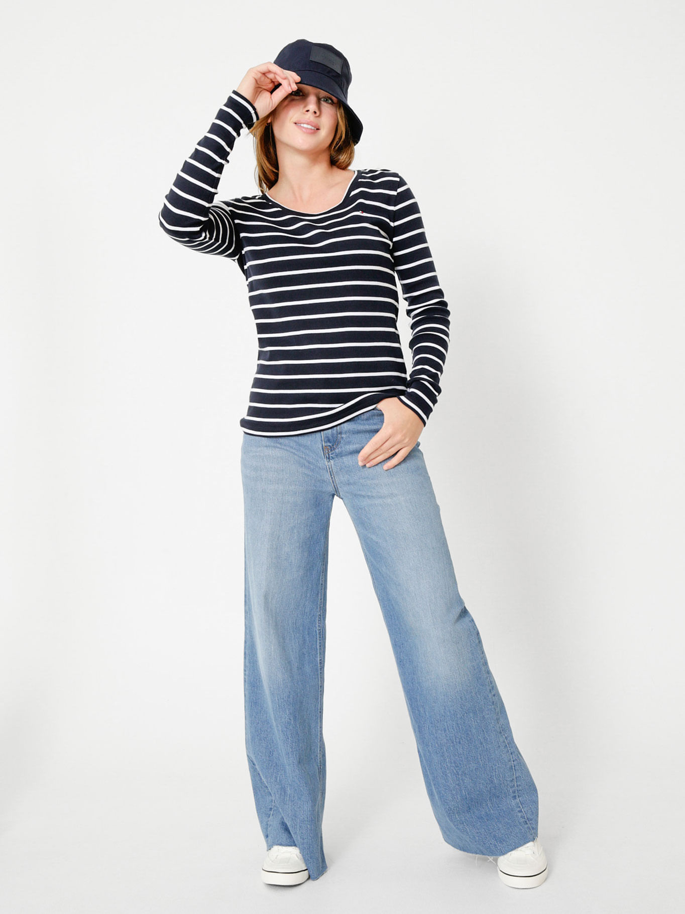 Playera de rayas con logo