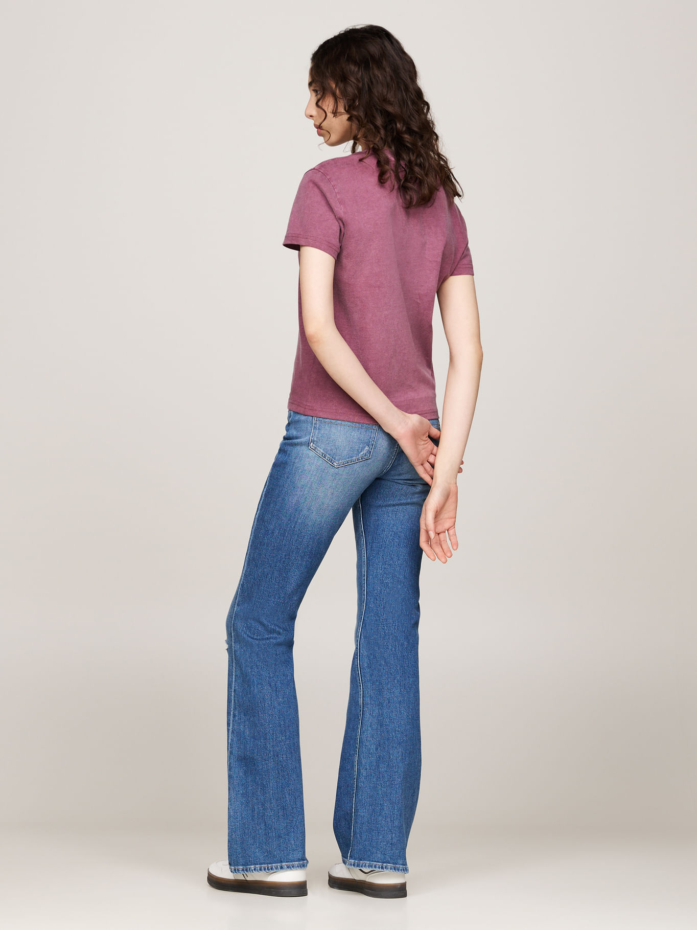 Playera de cuello redondo con logo